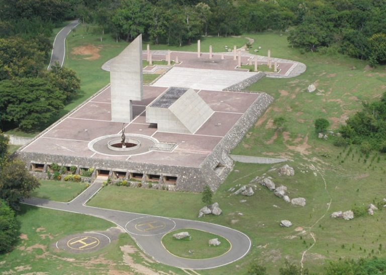 El santuario al Grito de Capotillo en Dajabón y el Monumento a los ...